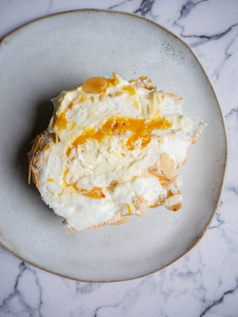 Lemon Curd Meringue Roulade - Daen's Kitchen