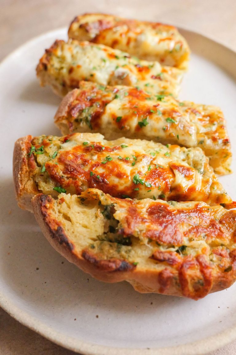Cheesy Garlic Bread: A Flavourful Delight - Daen's Kitchen