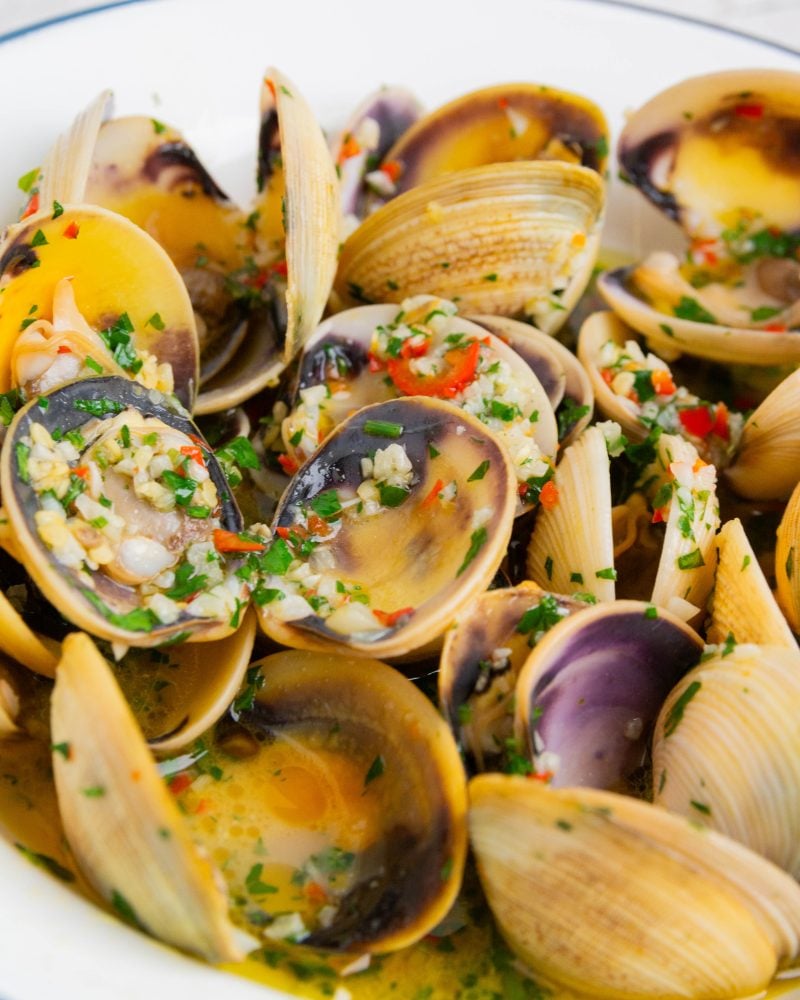 Garlic butter Clams (pipis) - Daen's Kitchen