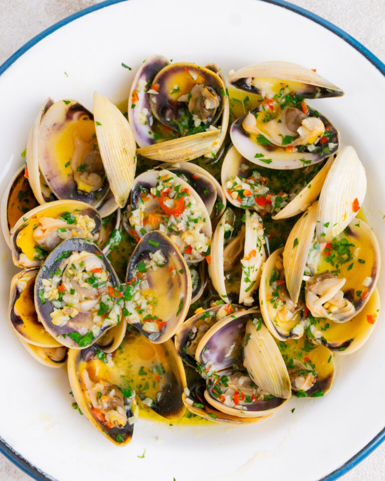 Garlic butter Clams (pipis) - Daen's Kitchen