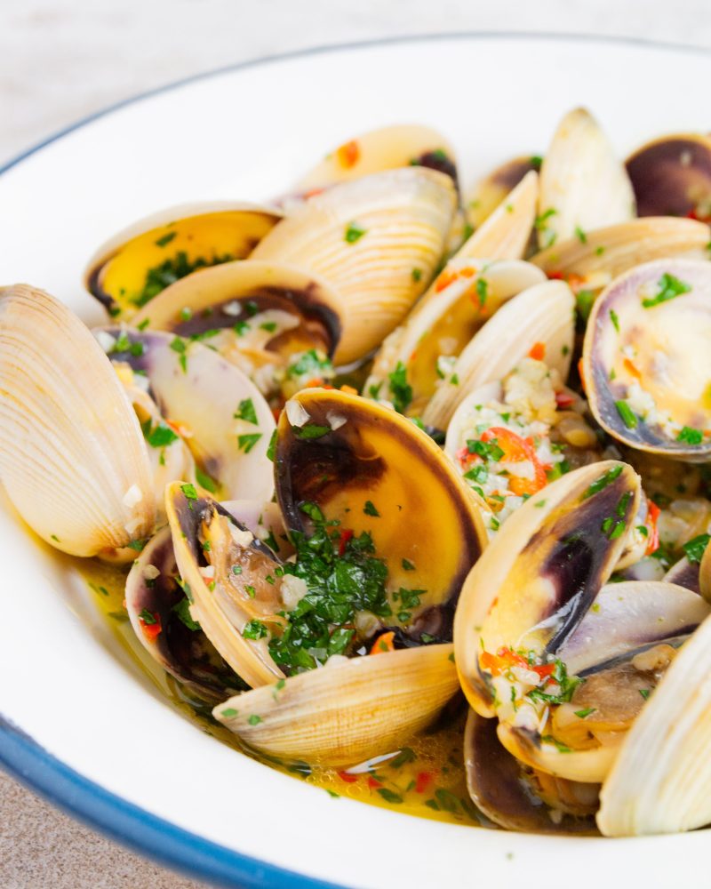Garlic butter pipis - Daen's Kitchen