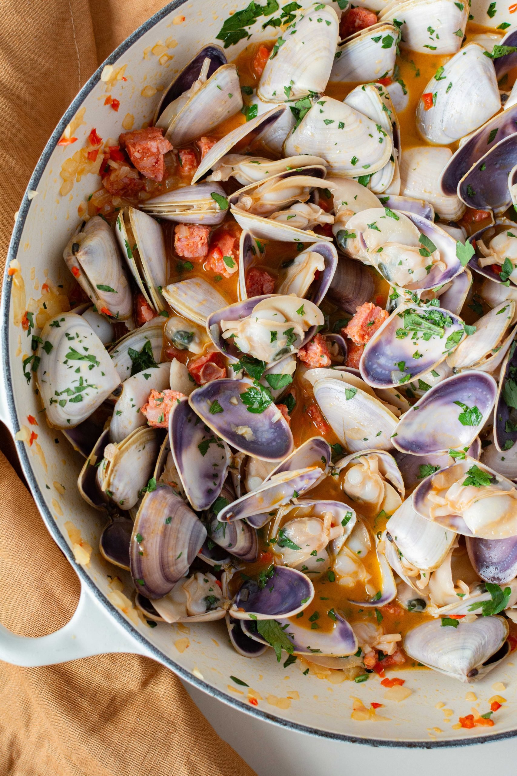 Spanish Chorizo Clams - Daen's Kitchen