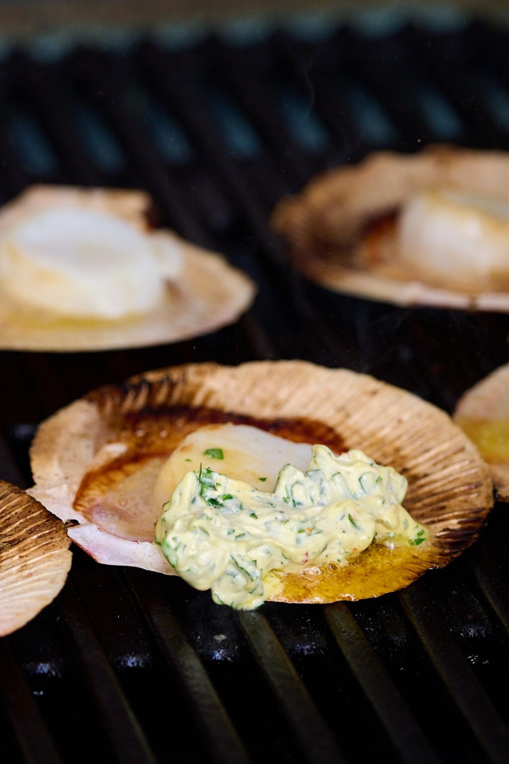 Grilled scallops with garlic butter - Daen's Kitchen