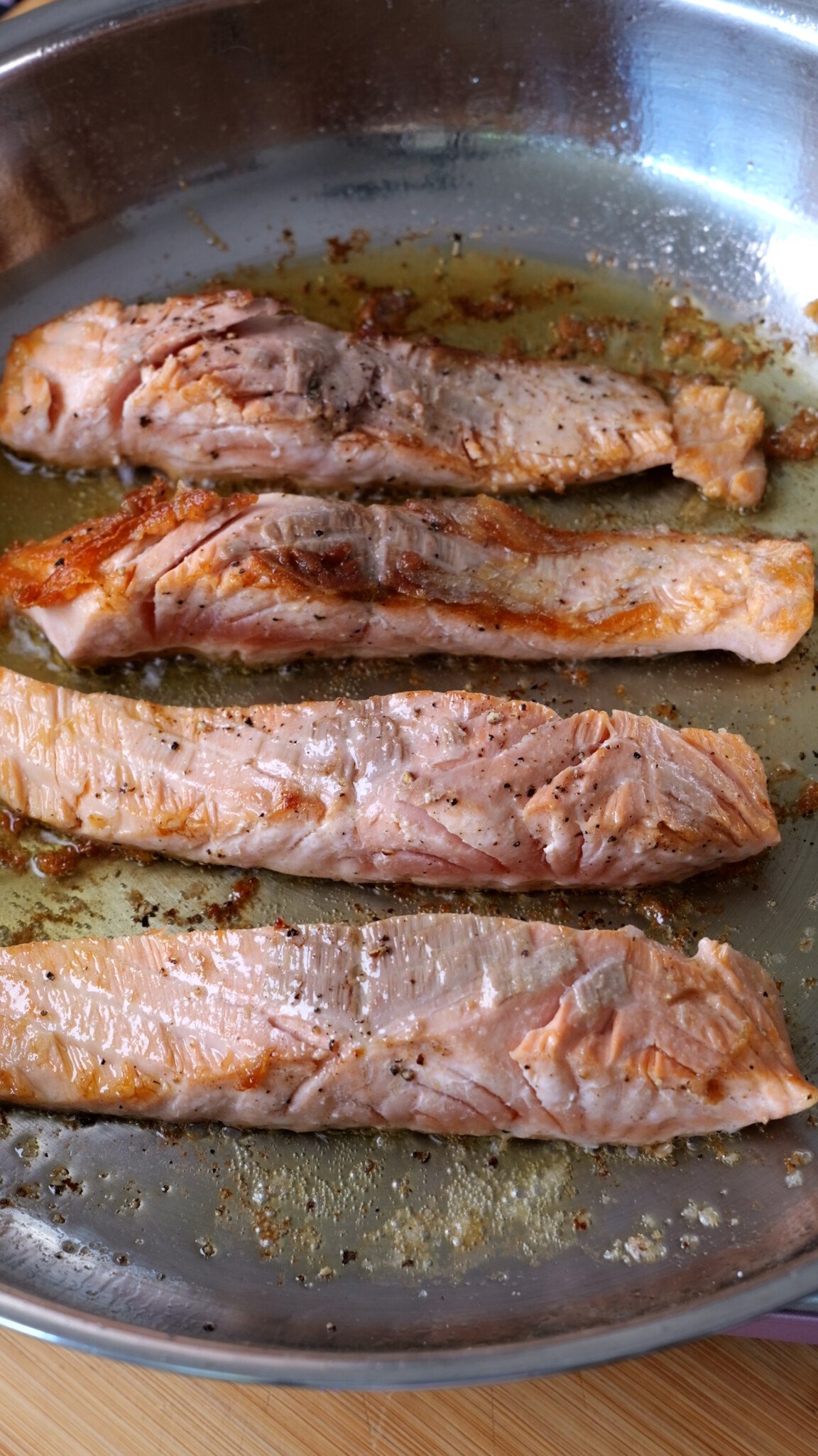 Honey garlic butter salmon - Daen's Kitchen