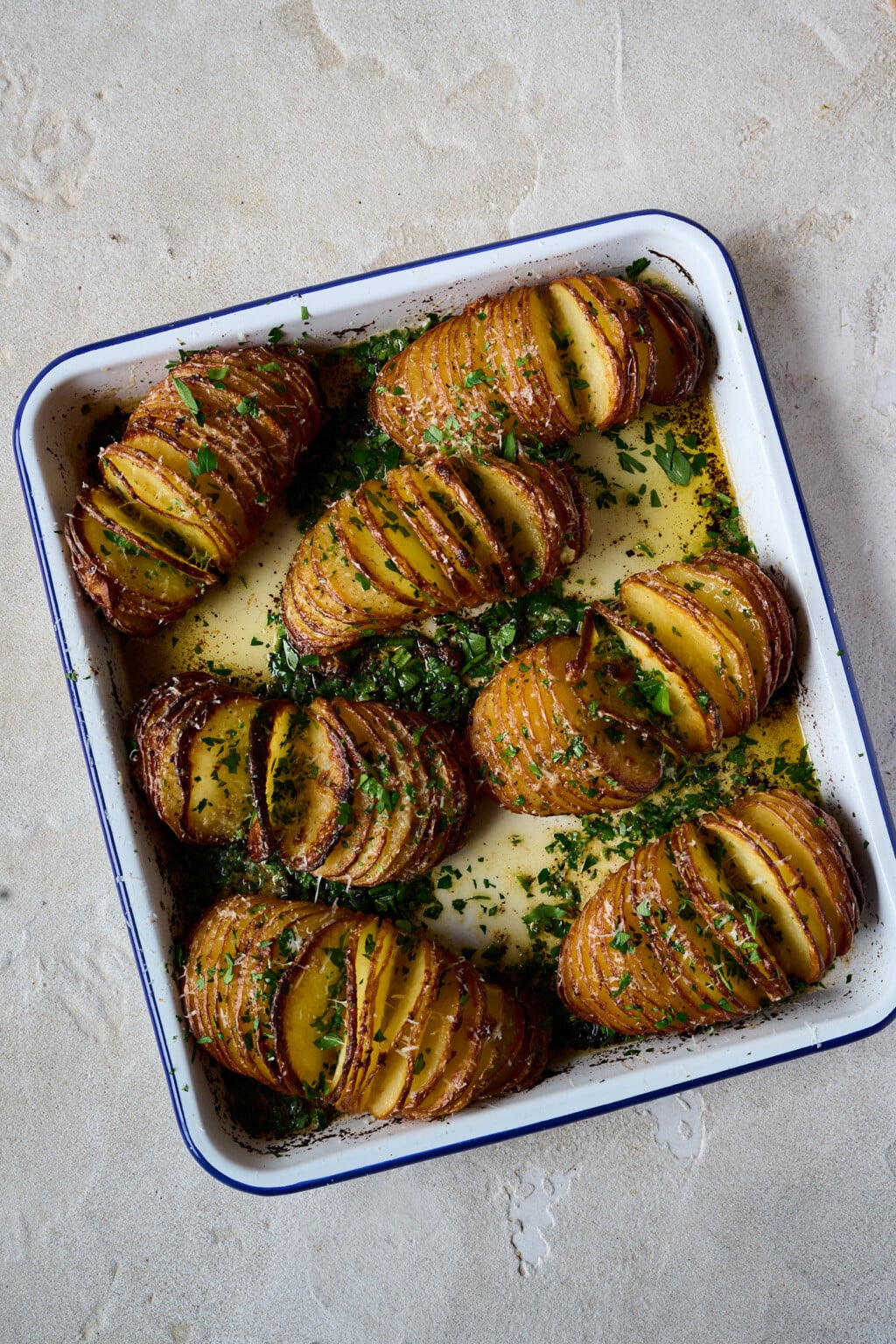 Garlic butter hasselback potatoes - Daen's Kitchen