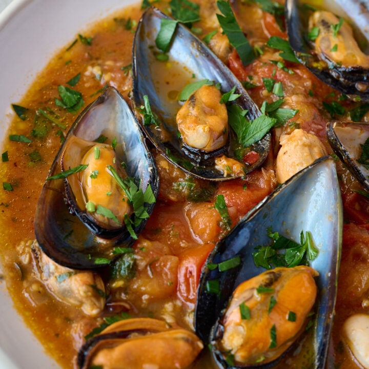 Mussels with Chilli & Tomato - Daen's Kitchen