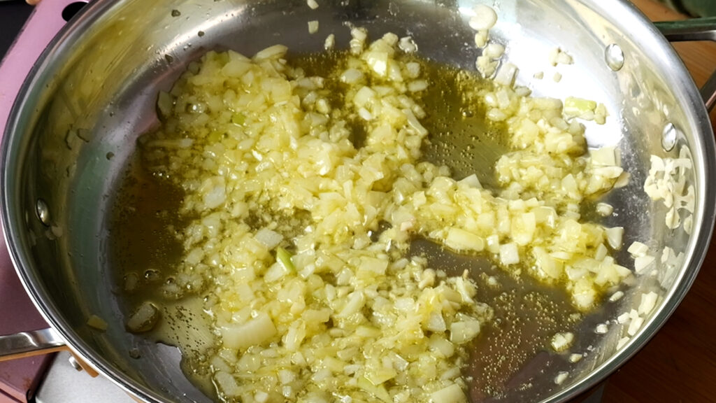 Risotto Alla milanese (Saffron risotto) - Daen's Kitchen